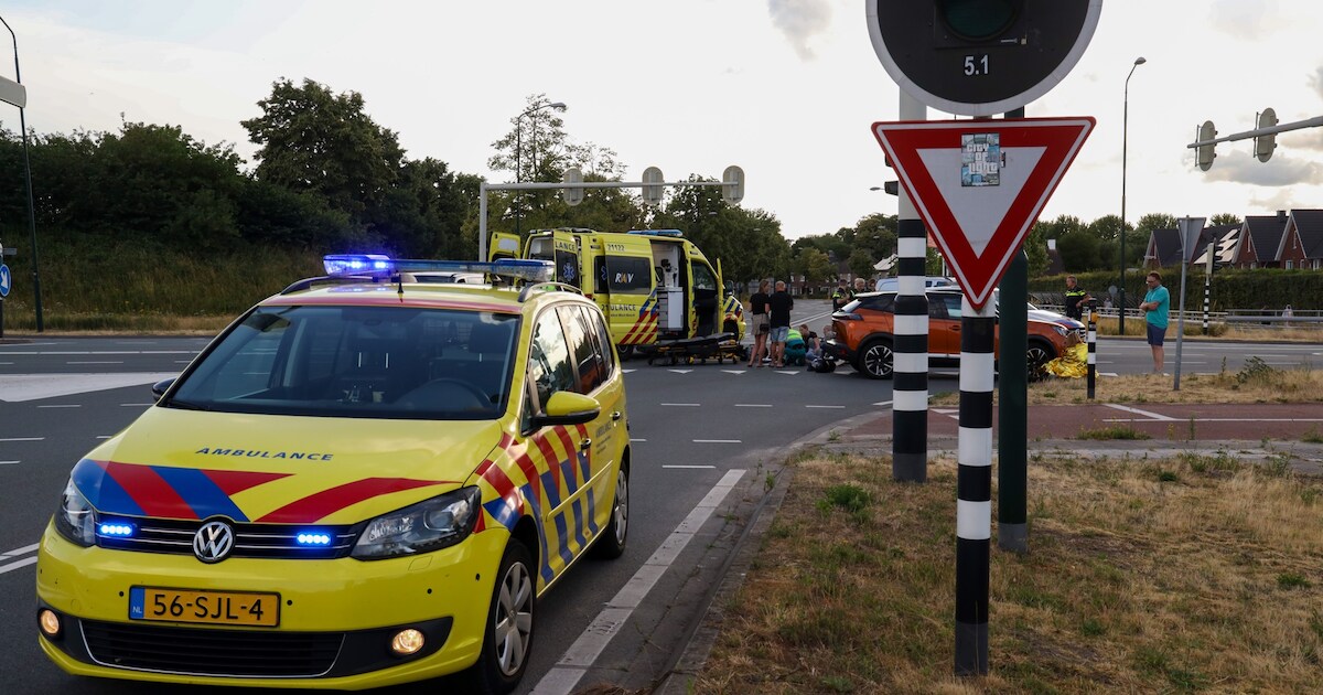 Meisje zwaargewond bij botsing tussen scooter en auto in Schijndel: ‘We probeerden nog te remmen ...