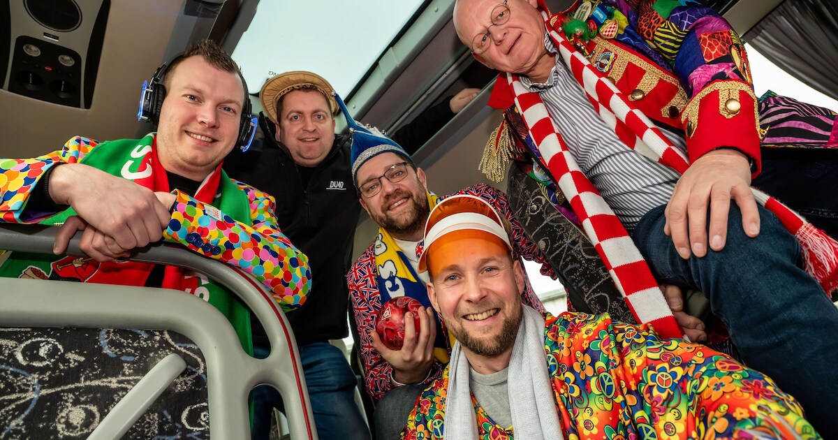 Met de Hos on Hos off-bus rijdt de jeugd in Drimmelen naar elk ...