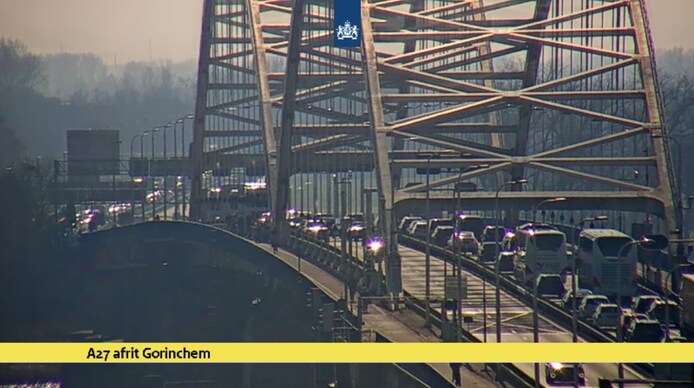 Vertraging na ongeval op A27 neemt af, rijstrook weer open | Breda | bd.nl