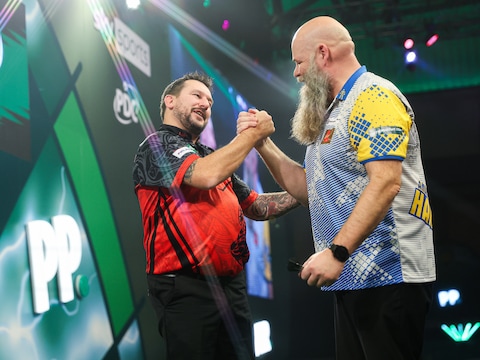 LIVE WK darts | Noppert-beul Hood nog altijd foutloos op de dubbel ...