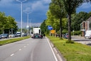 Auto tientallen meters mee geschoven door vrachtwagen bij ongeluk in ...