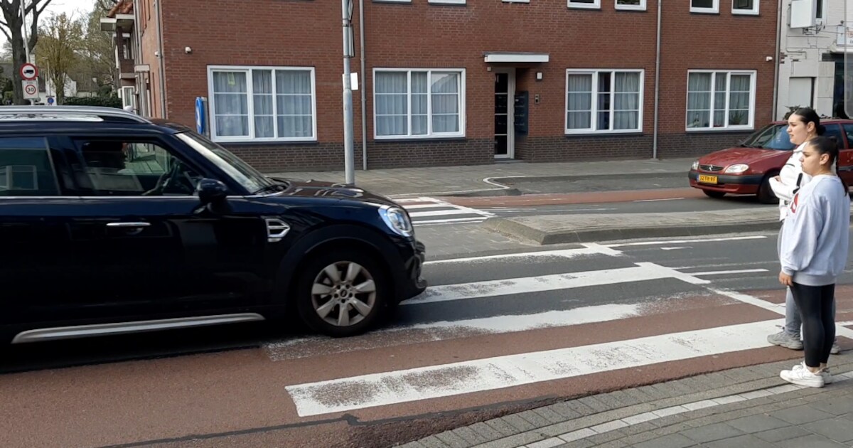 Gevaarlijk zebrapad in Tongelre: ‘Het is nu een té fijn rondje om hard ...