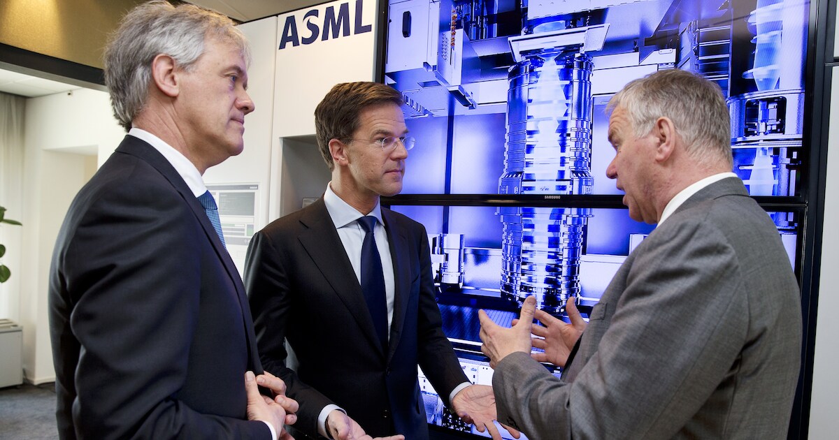 Met 6 miljoen elk verdienen topmannen 43 keer het gemiddelde ASML-salaris, en dat is al 138.000 ...