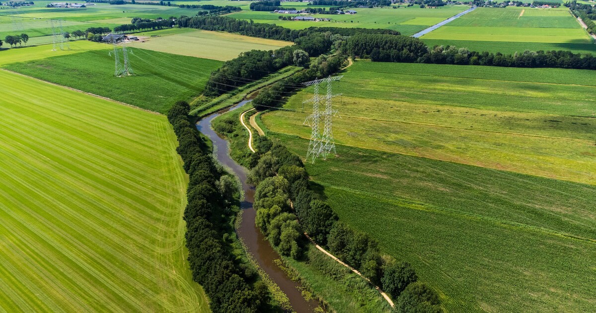 Aan de ene oever van deze rivier heet een kikker een puit, aan de ...