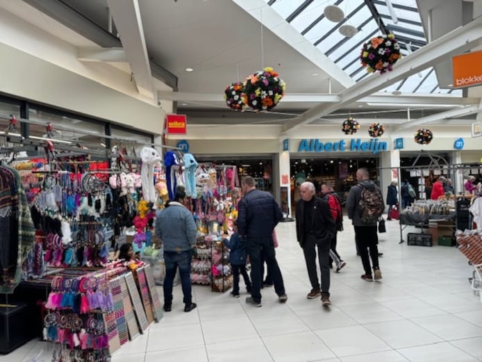 Winkeldief na strooptocht in winkelcentrum aangehouden op bankje: ‘Ik ...