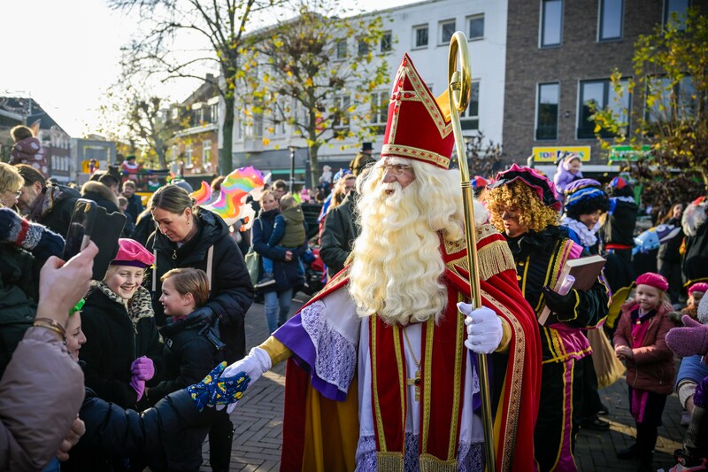 Sint verwelkomd met tekeningen en gezellige drukte op de Heuvel in Oss ...