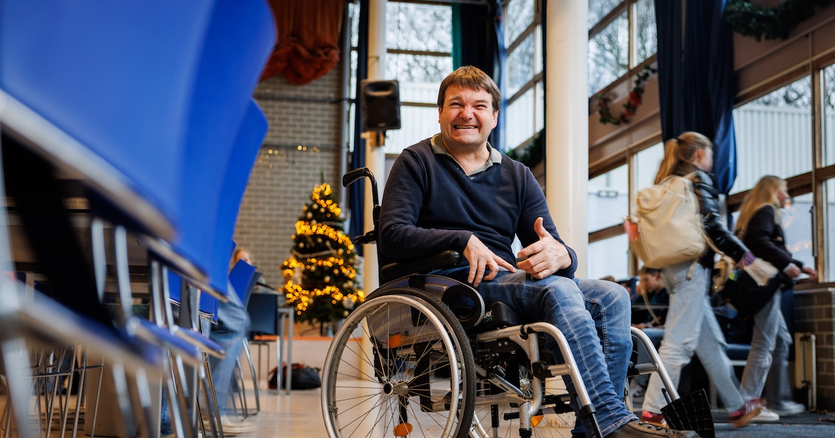 Door weer en wind op de driewieler naar het werk: hulpconciërge Patrix ...