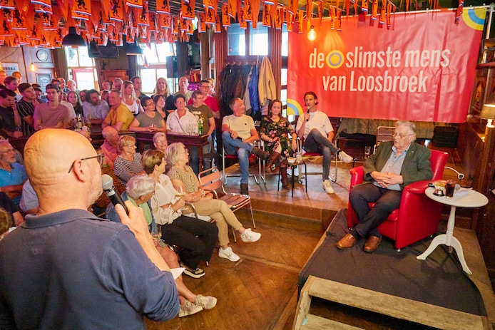 Ook in het kleine Loosbroek verdwijnt de winkel en krimpt de school, zo ...