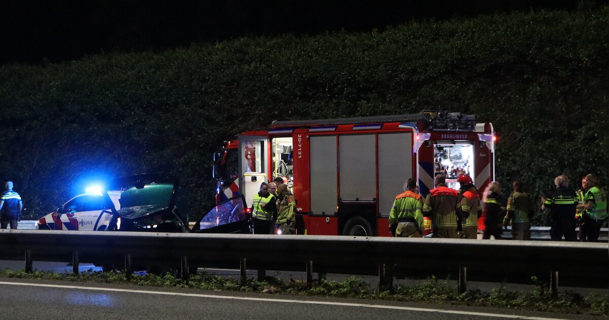 Vier jonge zwaargewonden bij ongeluk op A59 bij Drunen, auto slaat meerdere keren over de kop ...