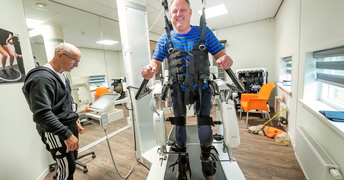 Koen kan al twaalf jaar niet meer lopen, maar deze robot laat hem ...