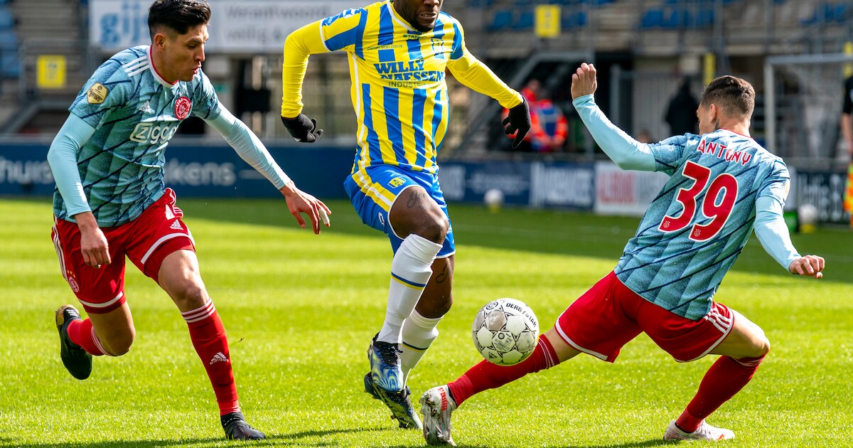 RKC’er Ola John baalt van kwijtraken basisplek: ‘Maar ik had dit ...