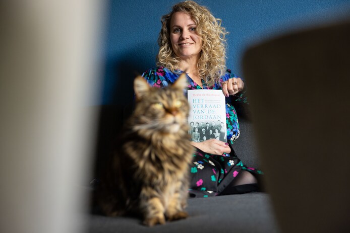 Stephanie stuit per toeval op inktzwart familiegeheim, met haar boek ...