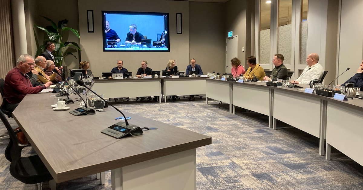 Boekel oefent in vernieuwde raadszaal, straks worden de vergaderingen ...
