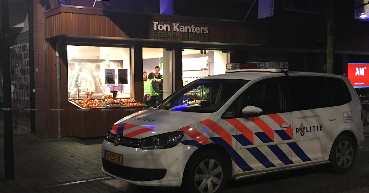 Gewapende overval op fruitwinkel Ton Kanters in Schijndel, man in ...