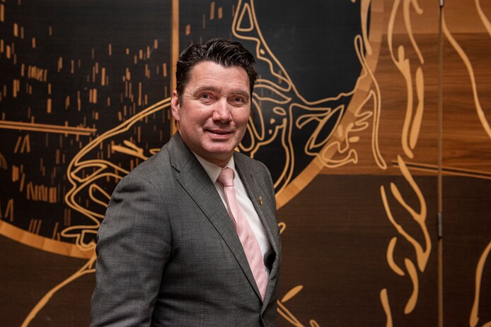 Vijf windmolens van 250 meter hoog tussen huizen, safaripark, A58 en ...