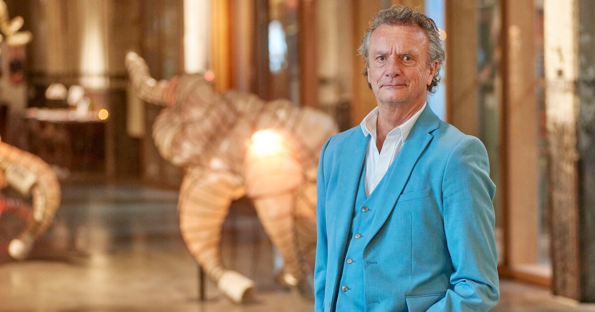 Jan van Hoof (67), dertig jaar het gezicht van kunst in Veghel, zet er ...