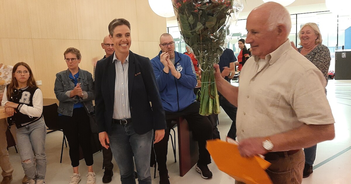 Na 56 jaar fluit Sjaak Kommers zijn laatste wedstrijd: ‘Ze maakten hem ...