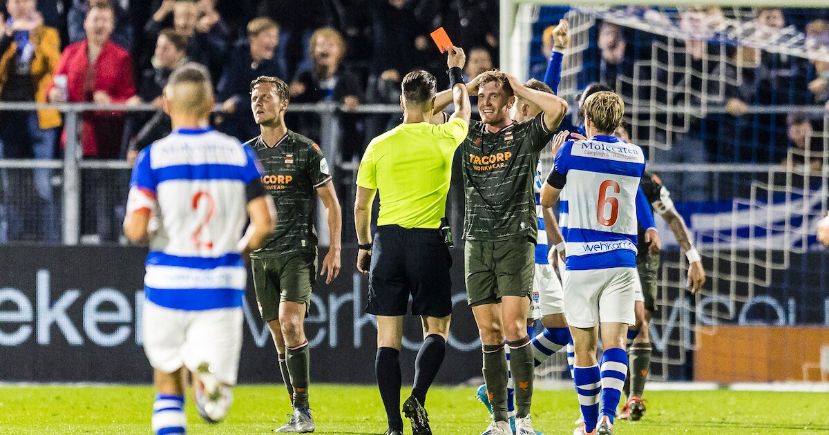 Willem II’er Erik Schouten dacht goed te doen door rood te pakken, maar ...