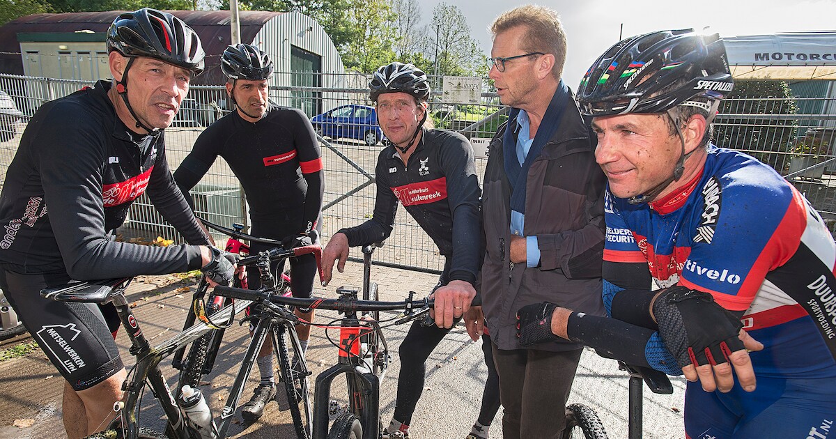 Ondanks aanrijding loopt organisator Sjaak van der Loop mee in De ...