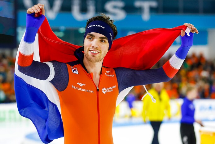 Roest rijdt stokoud Nederlands record uit de boeken en pakt goud op 5000 meter | Schaatsen | bd.nl