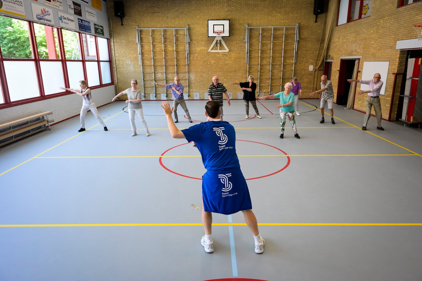 Janny van Pelt (88) tijgerde de trap op met gebroken heup ...