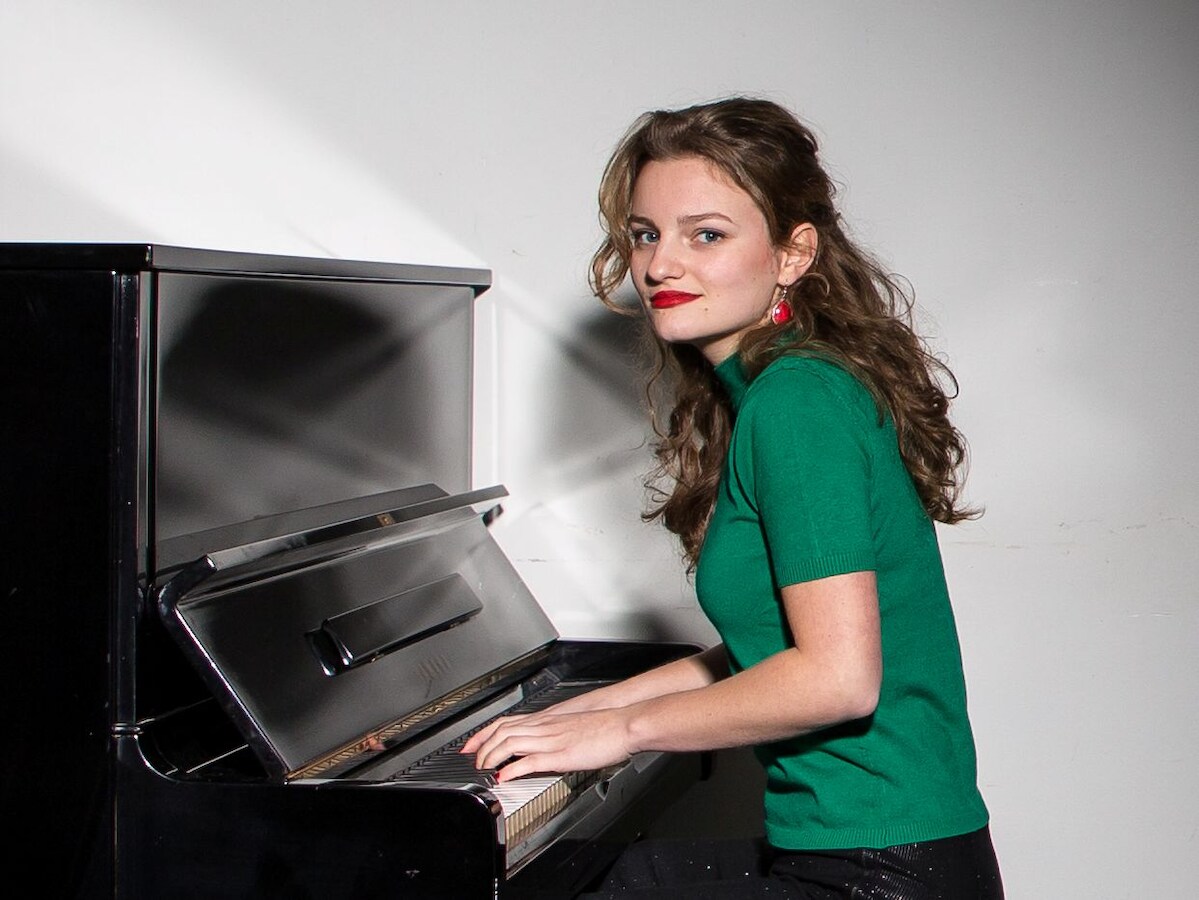 Sofie (21) zong samen met Paul de Leeuw, nu hoopt ze op haar grote doorbraak via Holland’s Got ...