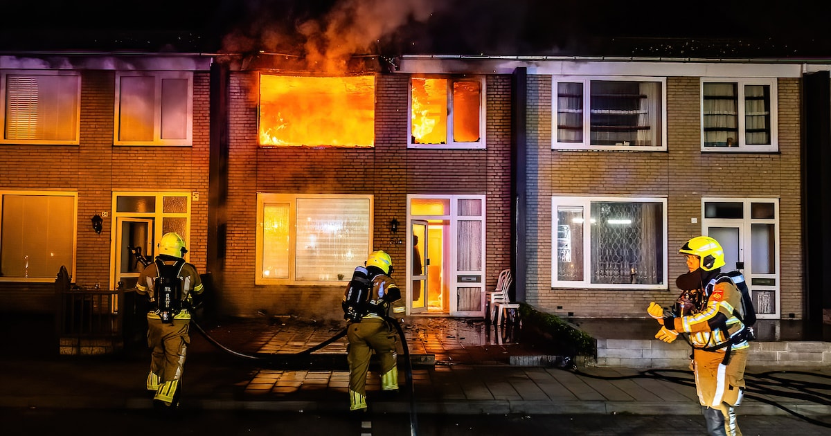 Uitslaande woningbrand in Tilburg, gehele bovenverdieping verwoest ...