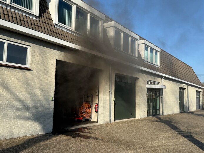 Wanneer iemand vuurwerkresten in prullenbak gooit na uitvaart in Vught ...