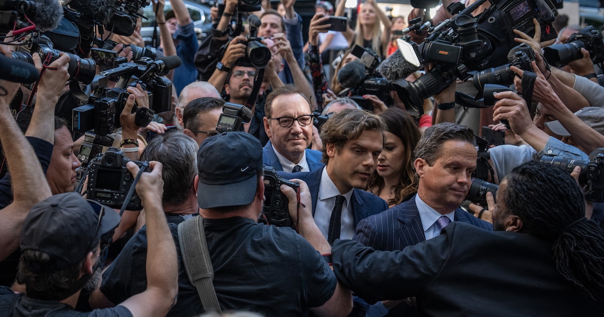 Kevin Spacey windt Britse rechter om zijn vinger (en klinkt weer even ...