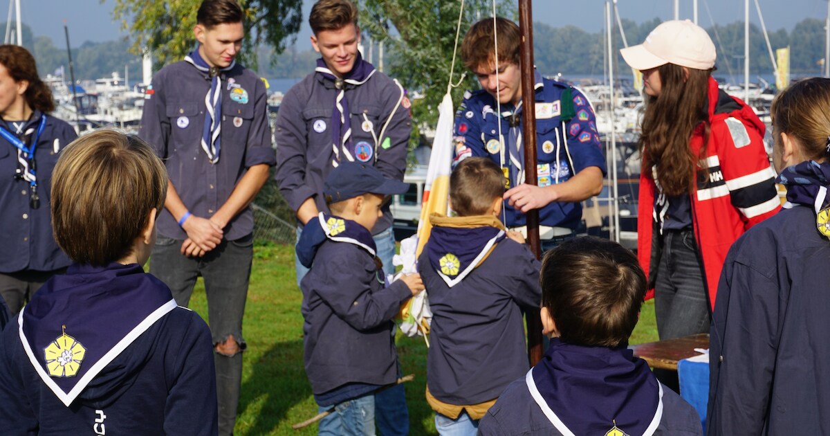 Er varen weer jonge zeilers op De Zandmeren; Scouting installeert De ...