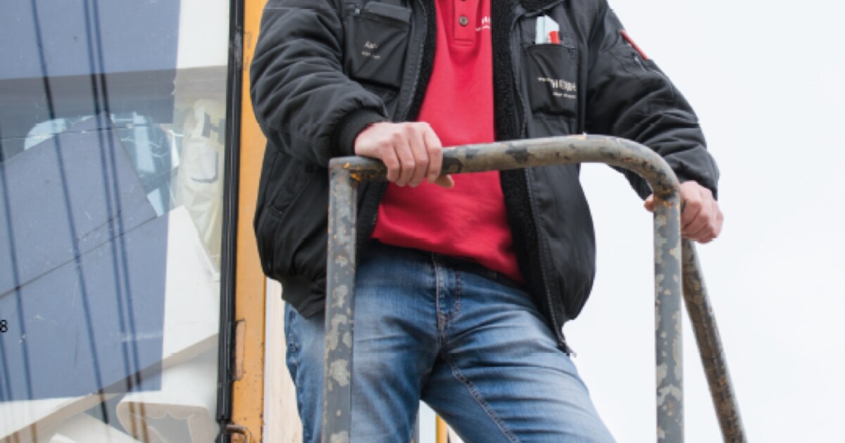 Jubileum bij bouwbedrijf Van Der Heijden: Werknemer Jan van Lier 50 ...