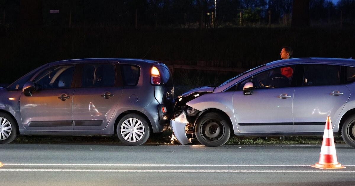 Kettingbotsing op de N324 ter hoogte van Berghem: drie voertuigen op ...
