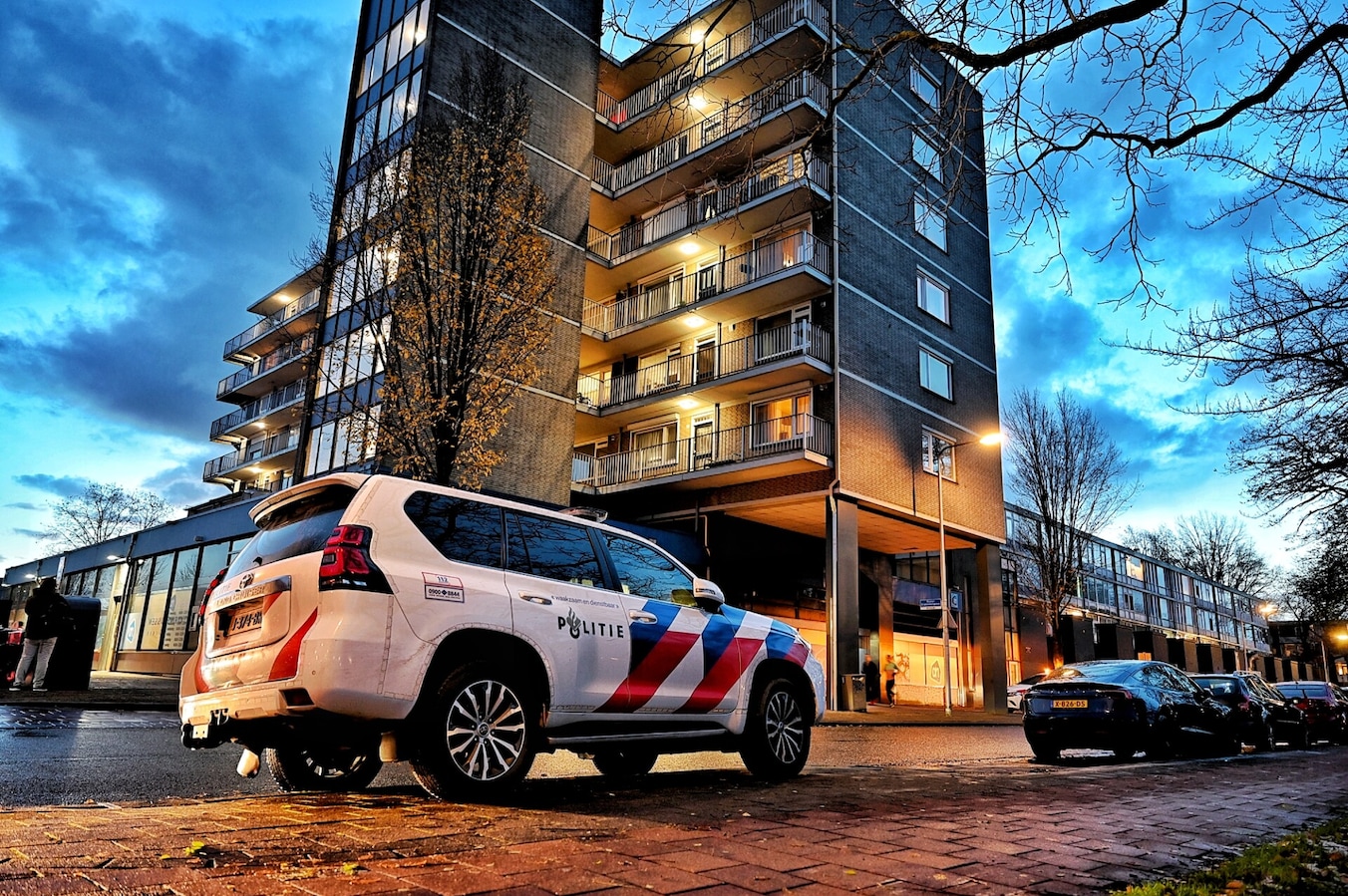 Man met schotwond aangetroffen in huis in Tilburg, politie houdt direct ...