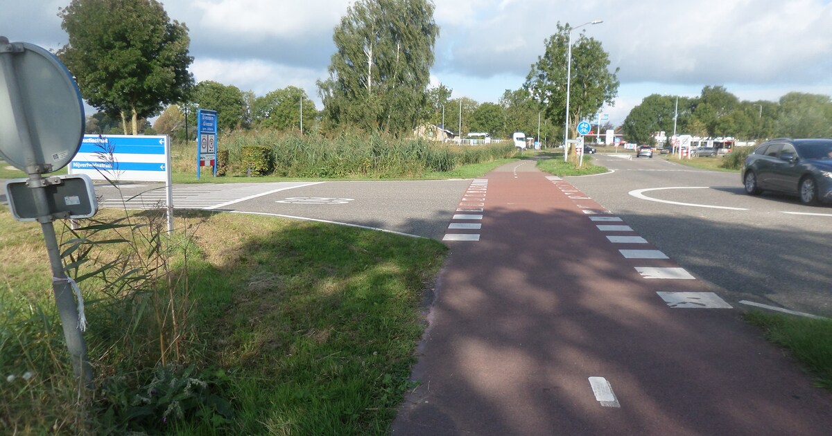 Kruispunt bij de Parallelweg in Giessen moet snel veiliger, vooral voor fietsers | Altena | BD.nl