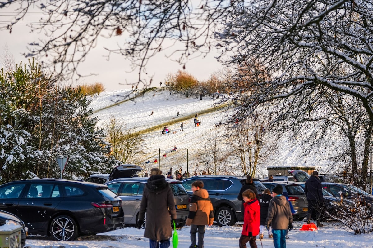 Code geel nogmaals verlengd tot dinsdagavond, CBR stelt praktijkexamens ...