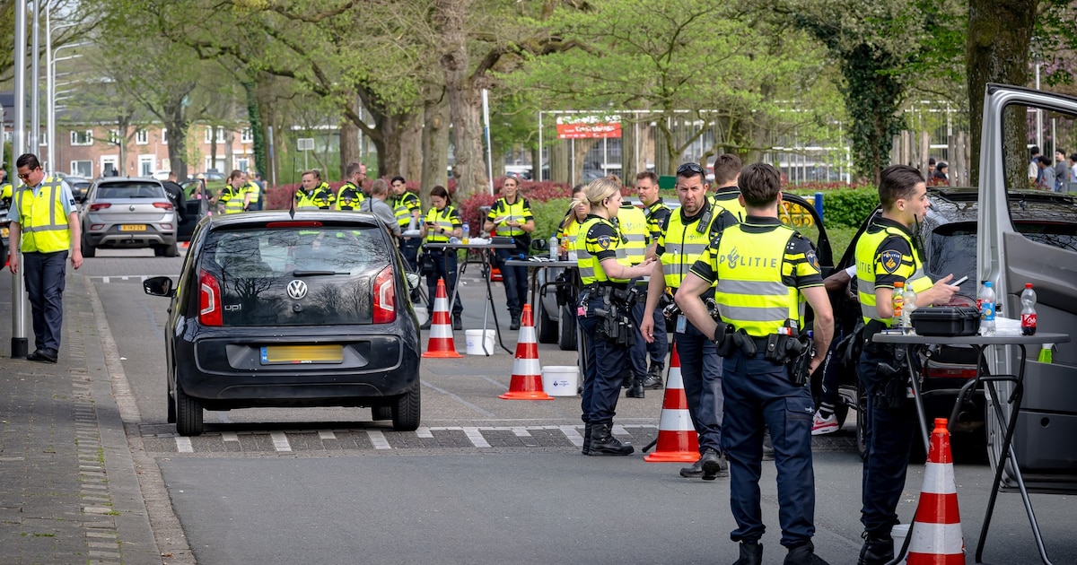 Bestuurders massaal op de bon bij grote politiecontrole in Tilburg ...