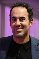 Kleurexplosie Groupe Acrobatique de Tanger schudt de wereld wakker ...