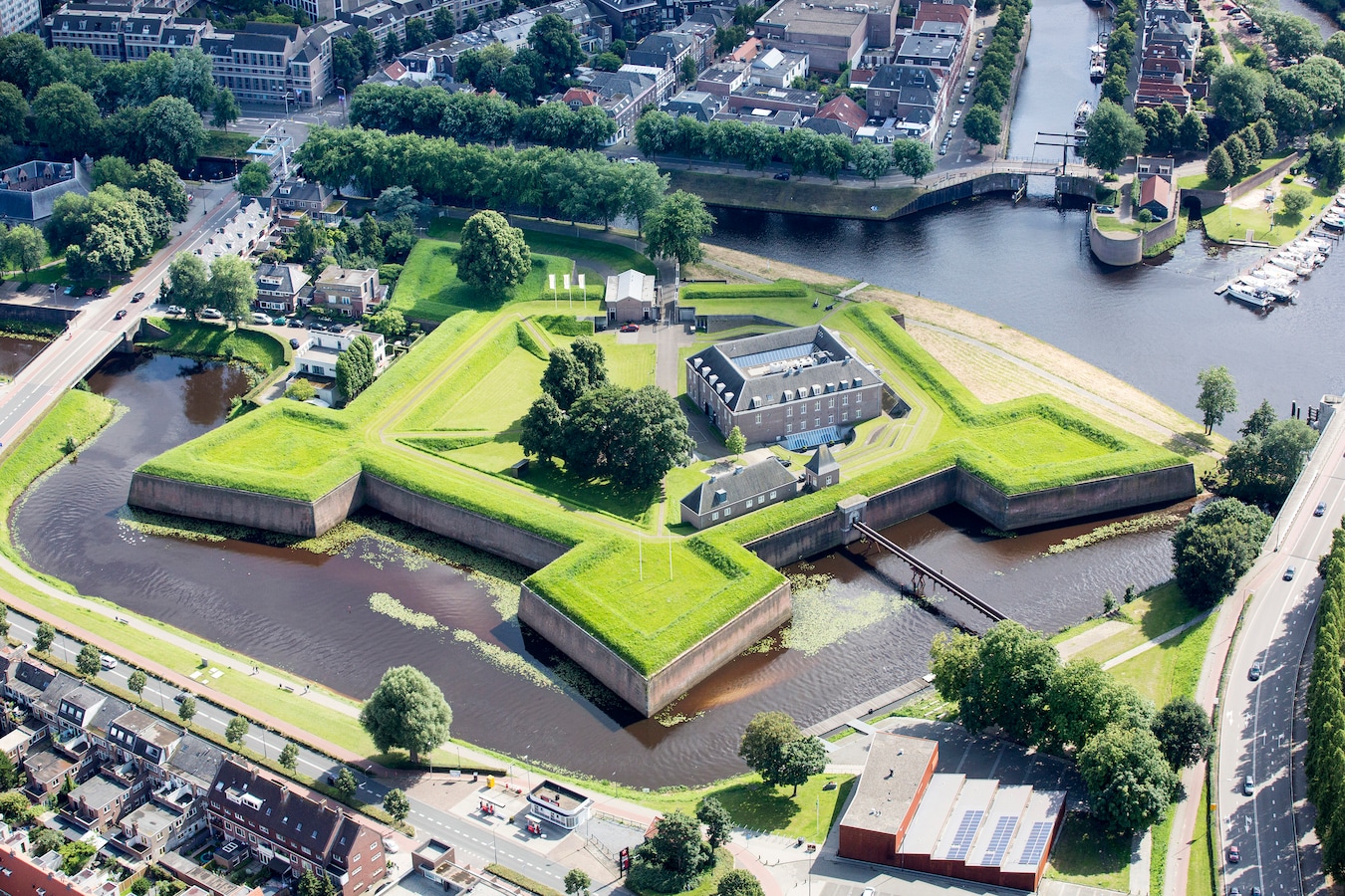 Feestje rond 400-jarige herdenking is hoogmoedig | Foto | bd.nl