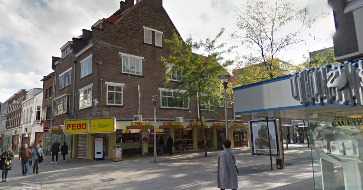 VIDEO: Uitslaande brand boven FEBO Tilburg verwoest monumentaal pand ...