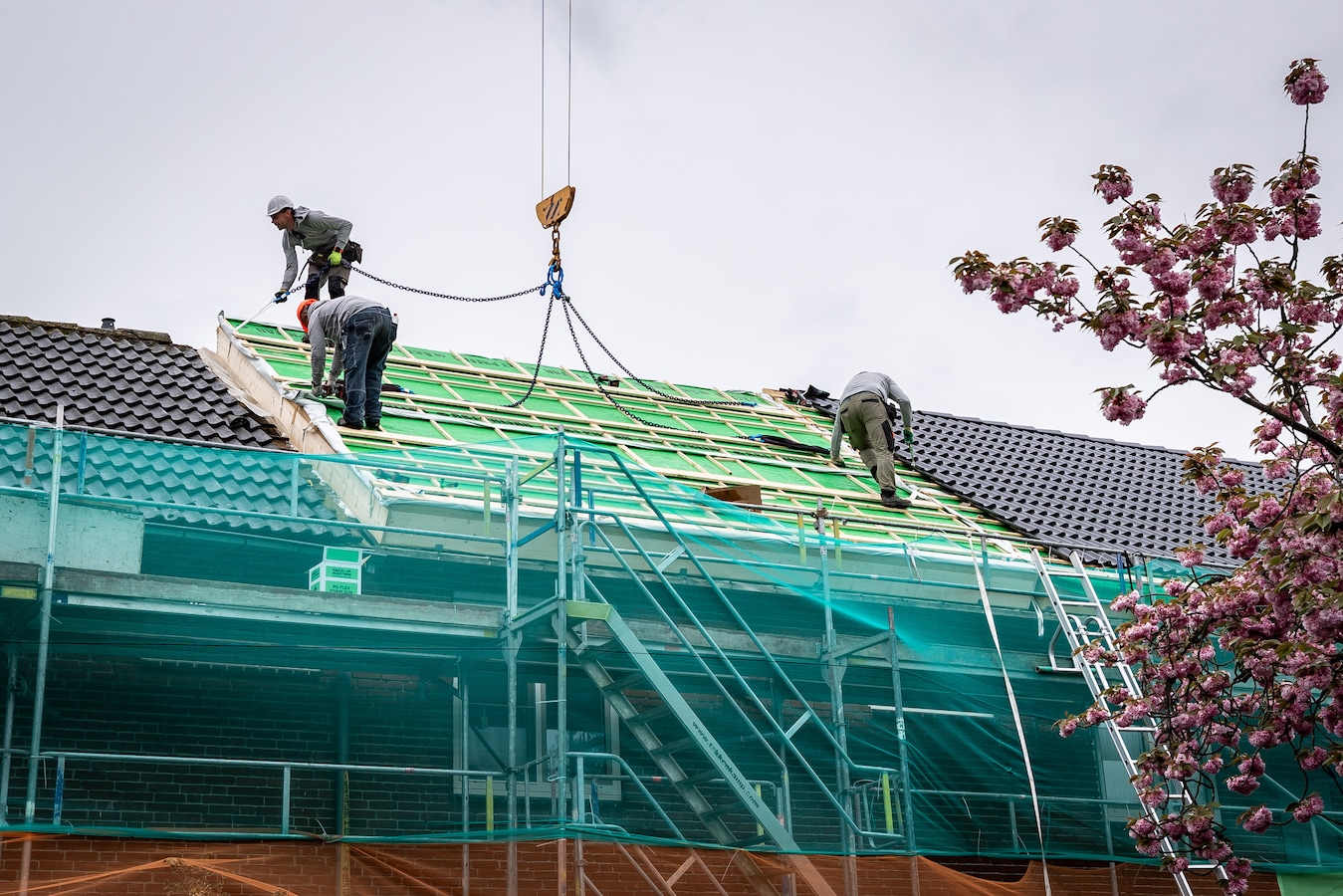 Duurzaam bouwen en renoveren met ‘LEGO-stenen’ en daken van stro | Foto ...