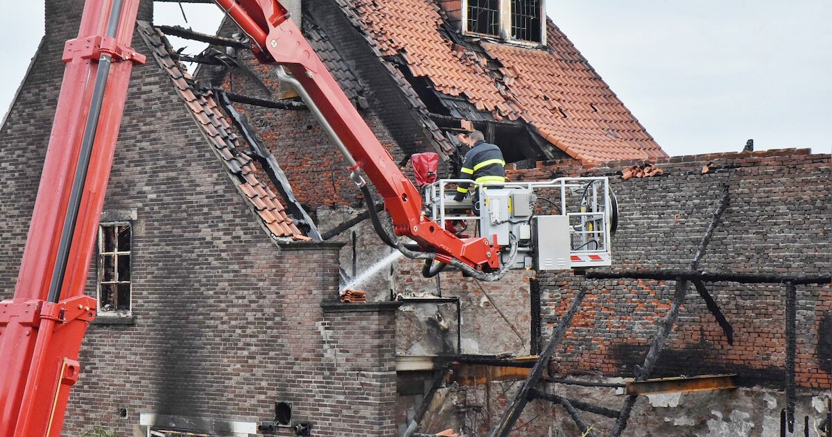 Schade na brand boven FEBO in Tilburg is enorm | Regio | BD.nl