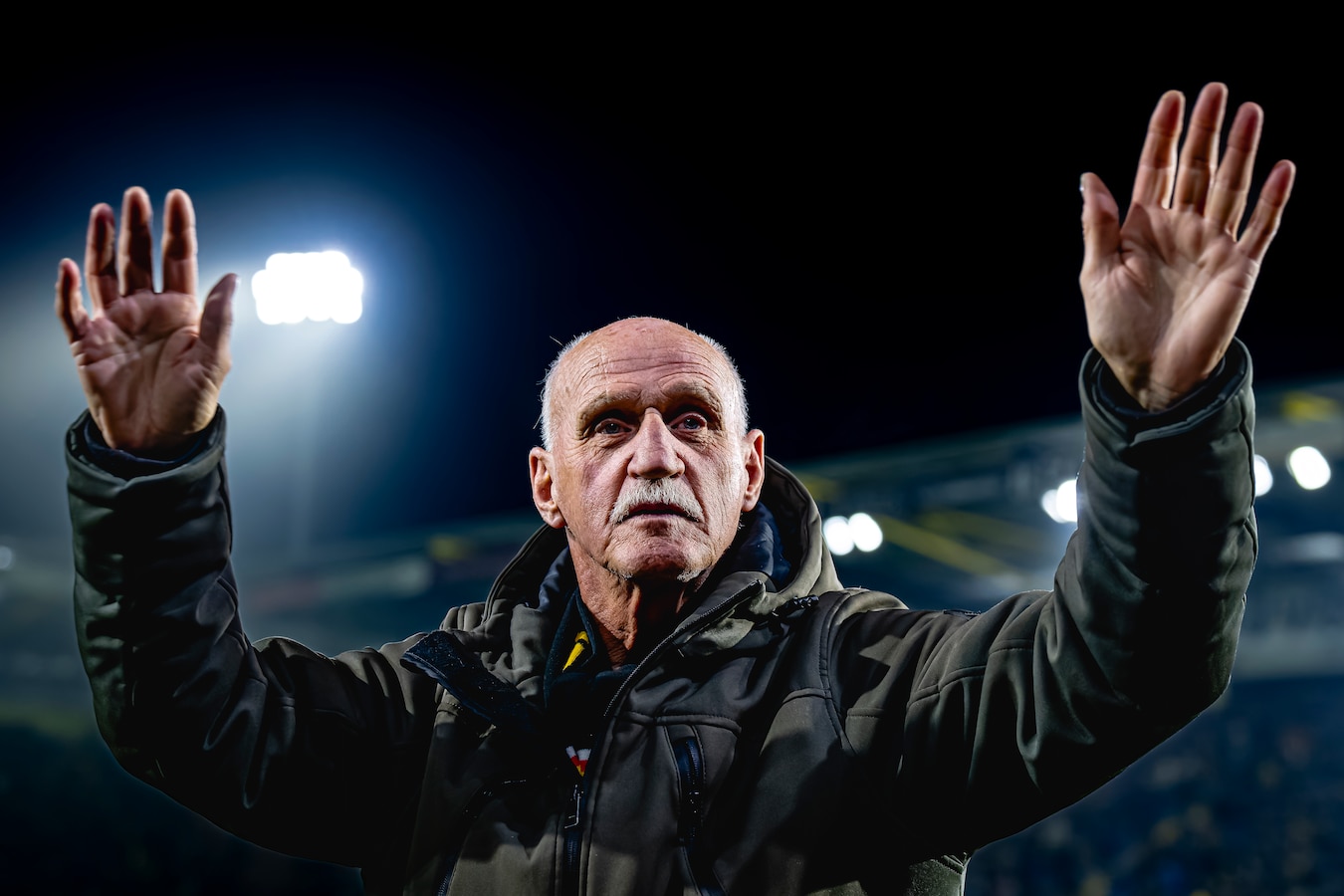 Stadion vol liefde voor Adrie van Helden, de man die NAC nooit vergeet ...