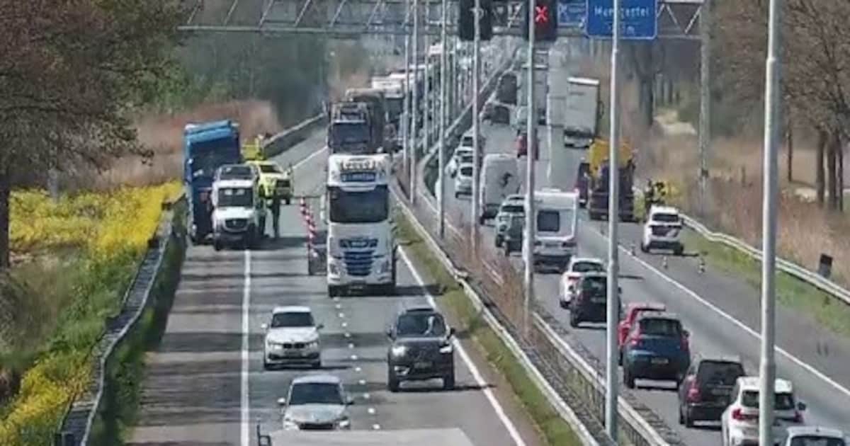 Ongevallen met vrachtwagens in beide richtingen zorgen voor problemen op de A58 richting Tilburg ...
