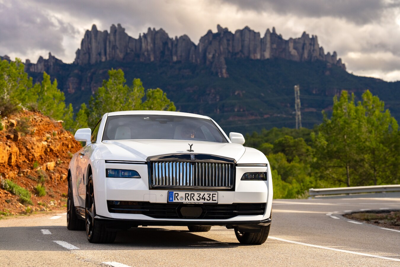 Rolls-Royce Spectre Black Badge: op maat gemaakt en extra snel | Foto ...