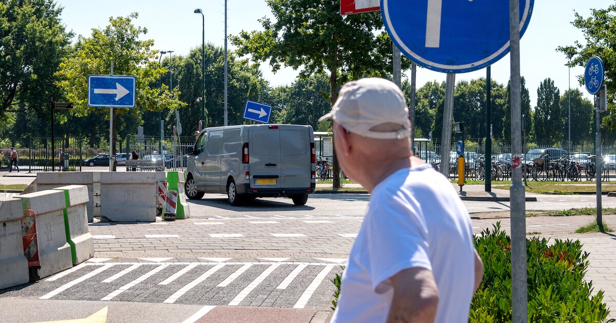 Rien (80) ergert zich aan nieuwe rotonde bij de Efteling: ‘Hoe halen ze ...