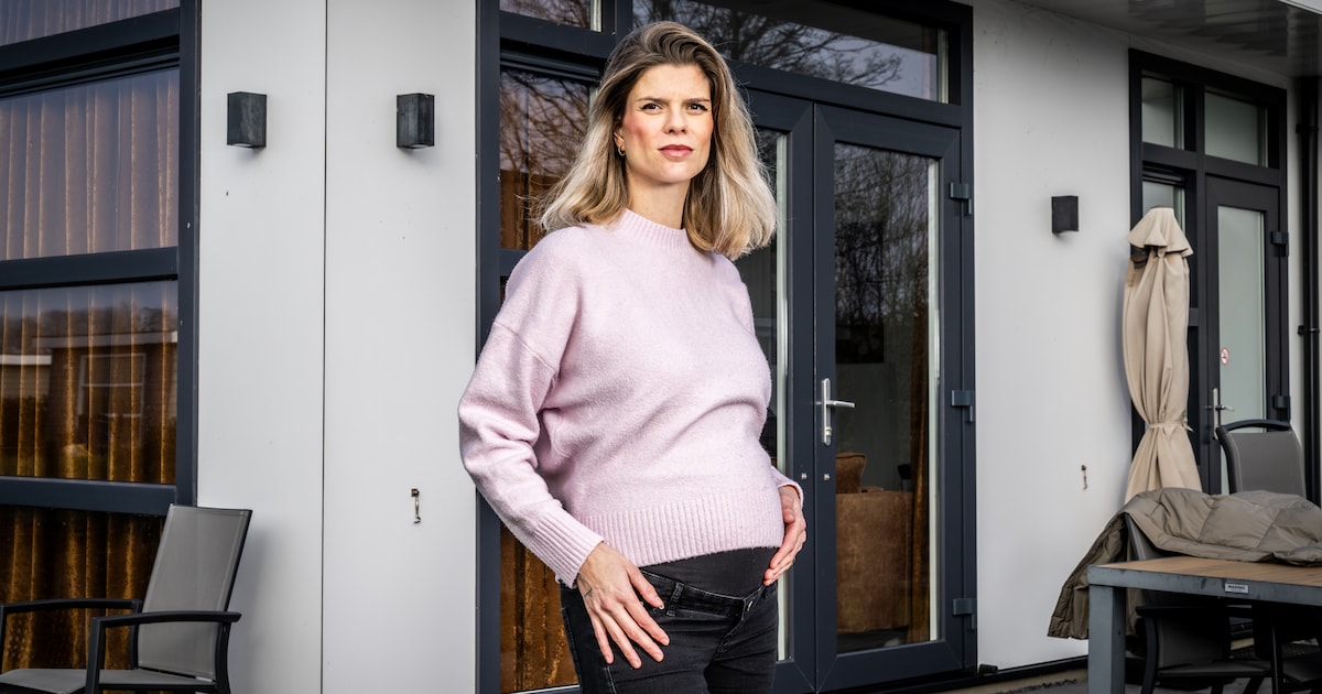 Hoogzwangere, dove Marisa (34) zwerft met zoontje van plek naar plek ...