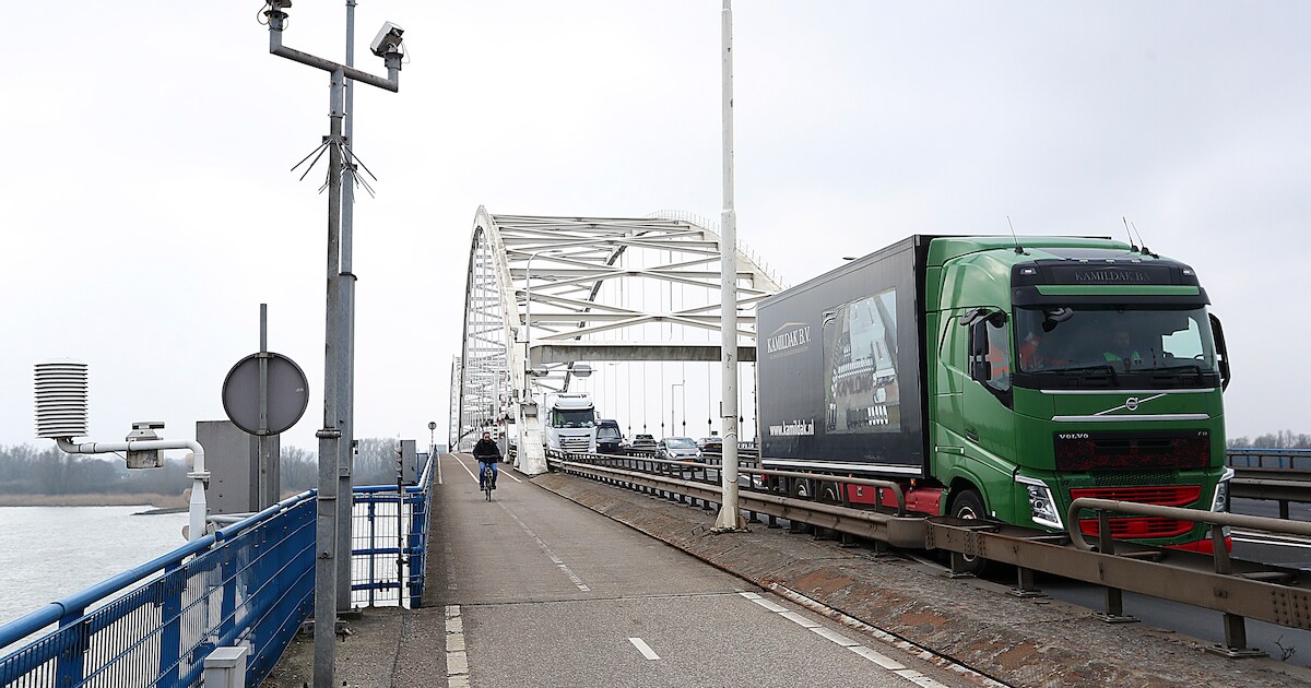 Gemeente Altena wil bordje met ‘lijkt je leven uitzichtloos? Bel me ik ...