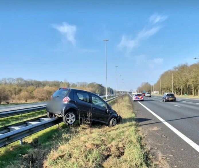 Beschonken automobilist moet rijbewijs inleveren, maar nog dezelfde dag valt hij in slaap op A58 ...