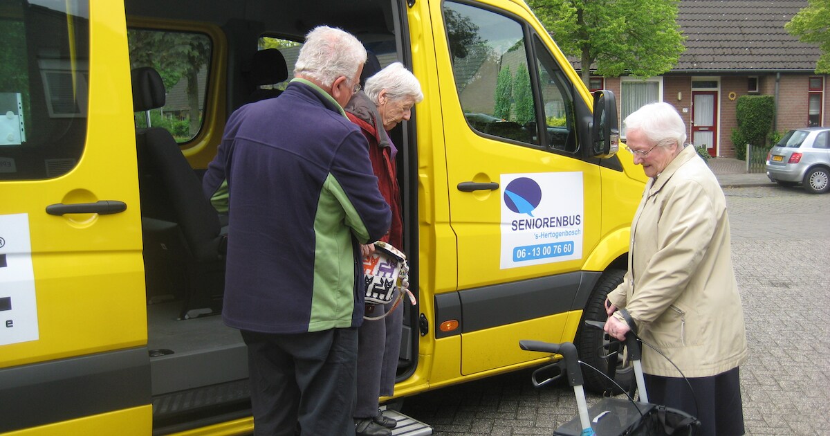 Nieuwe Seniorenbus mede dankzij Stichting Vrienden JBZ | 's ...