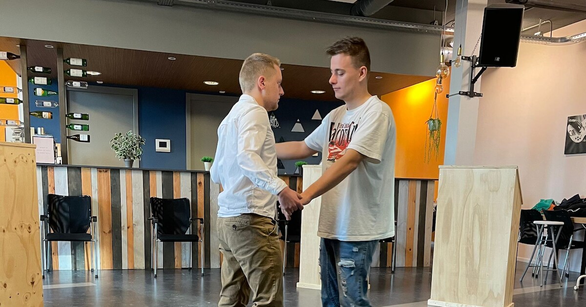 Jongeren met beperking klagen zorgverlener aan in voorstelling ...